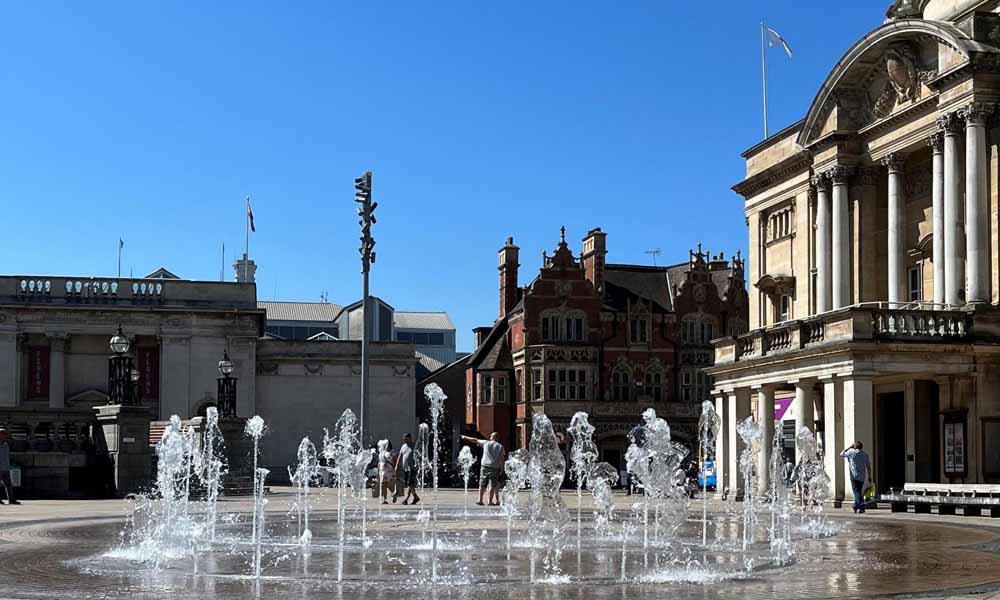 Queen Victoria Square Fountains to Remain Dry as Heat to Reach 22 ...